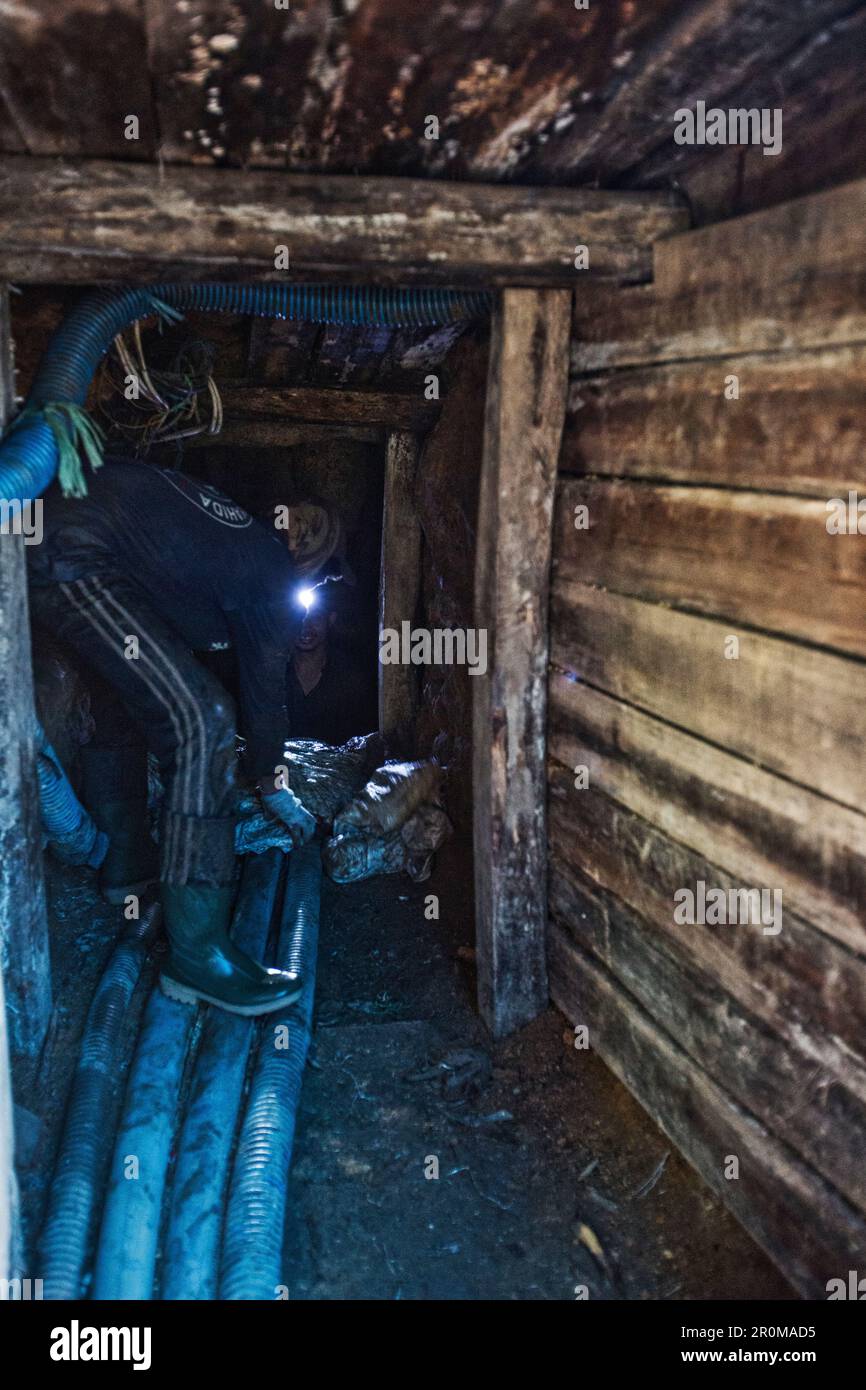 Inside an illegal gold mine hi-res stock photography and images - Alamy