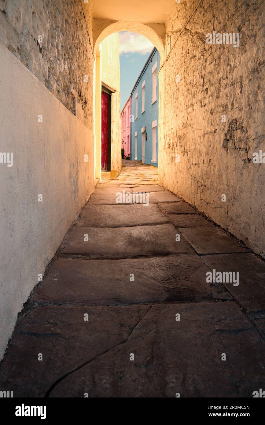 Cobbled alleyway with painted houses Stock Photo - Alamy