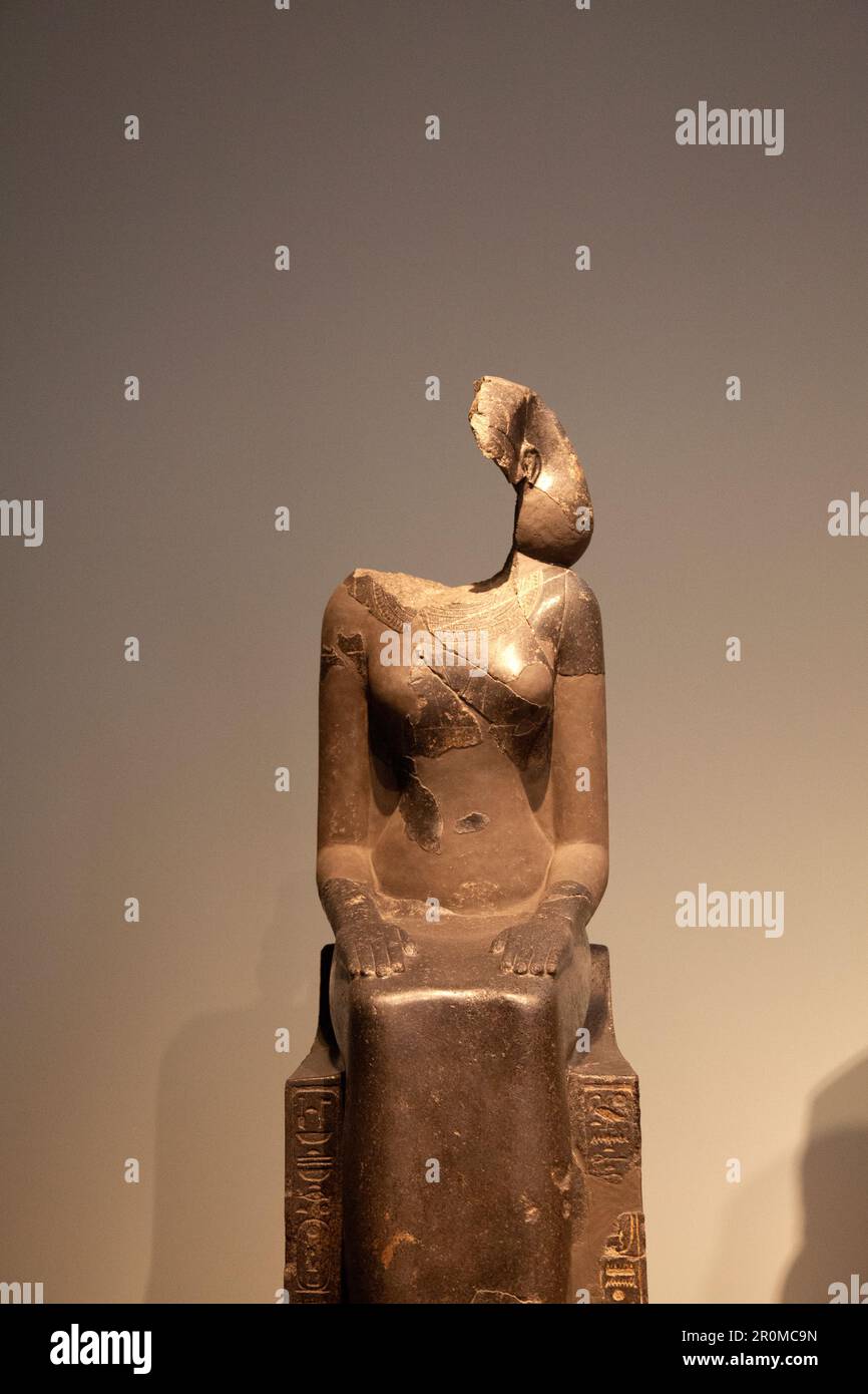 Egyptian Statue with Missing Face at the Metropolitan Museum in New ...