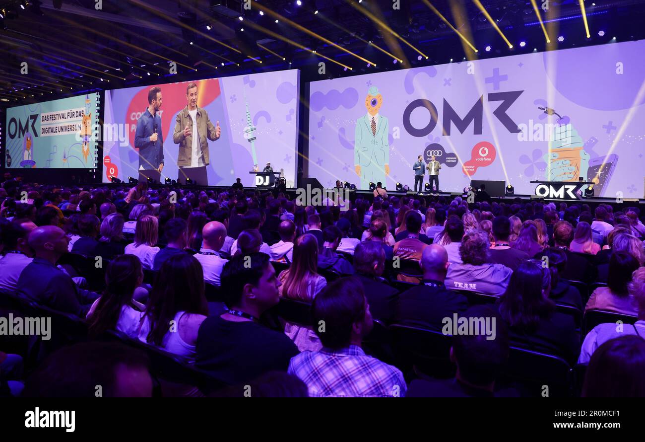 09 May 2023, Hamburg: Kai Pflaume, presenter, and Philipp Westermeyer (l), OMR Managing Director ...