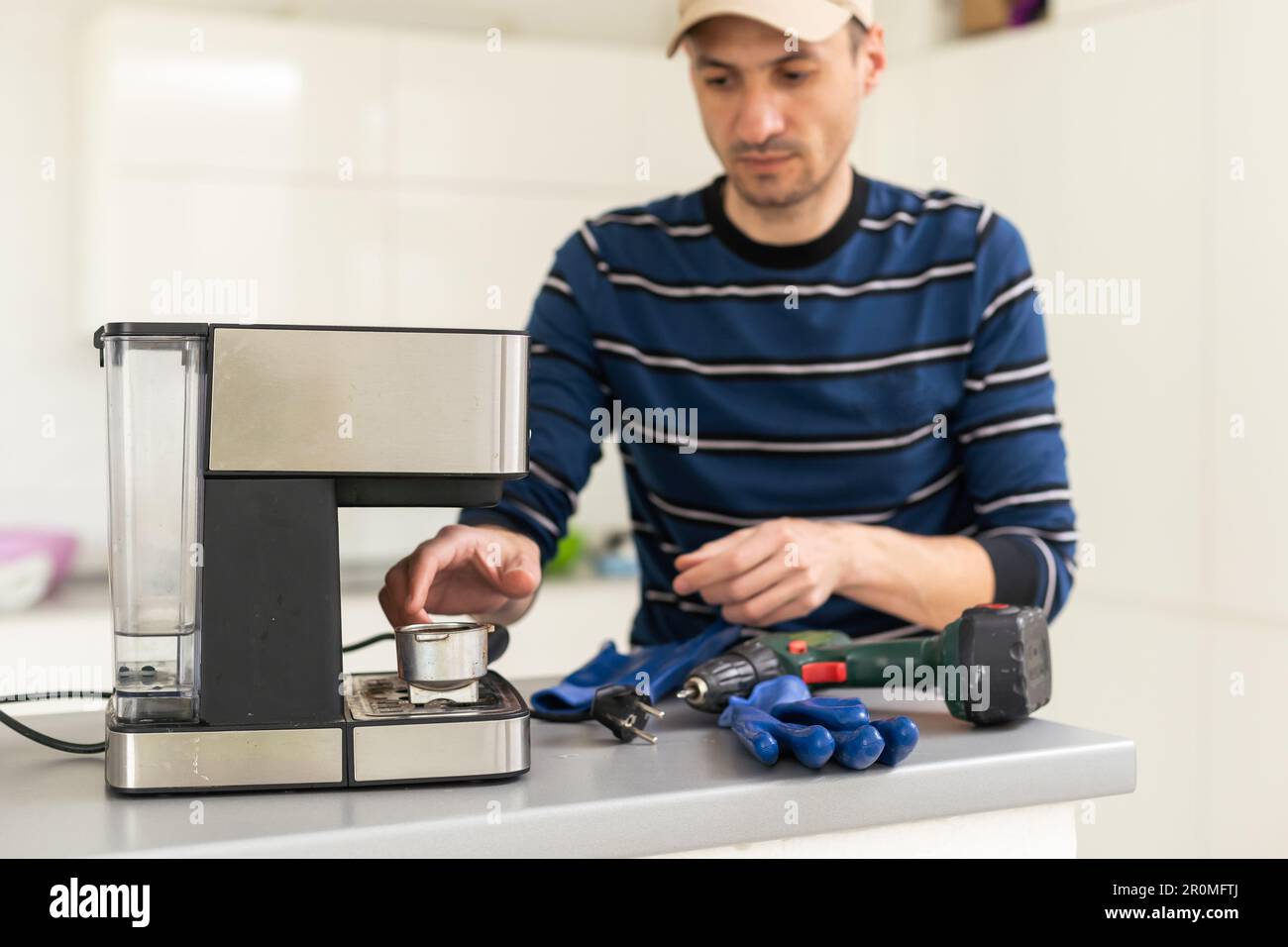 Repairs the coffee machine hi-res stock photography and images - Alamy