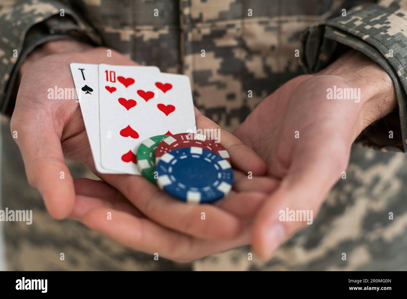 Man gun poker table hi-res stock photography and images - Alamy