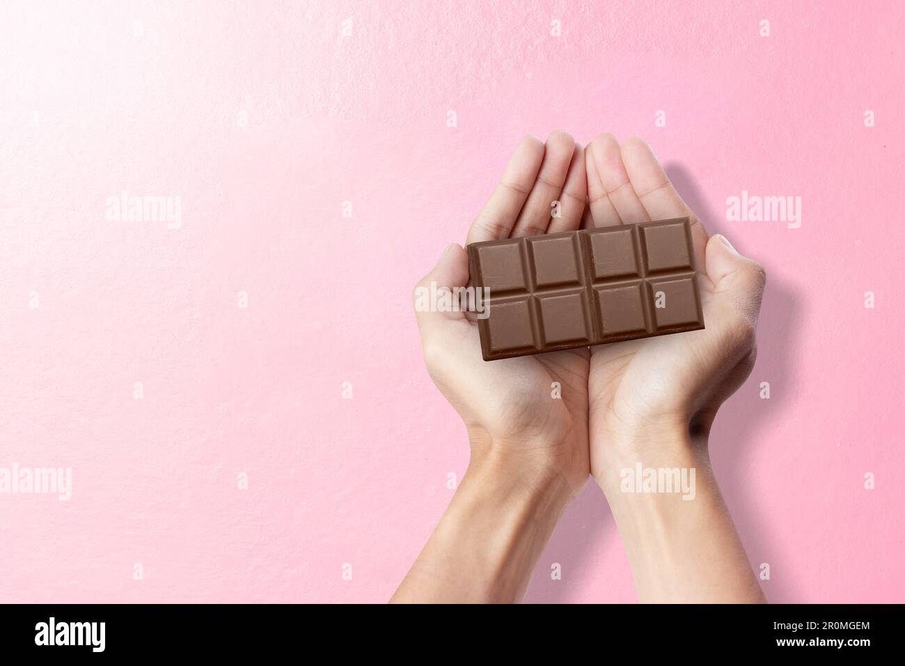Human hand holding the chocolate bar. World chocolate day concept Stock ...