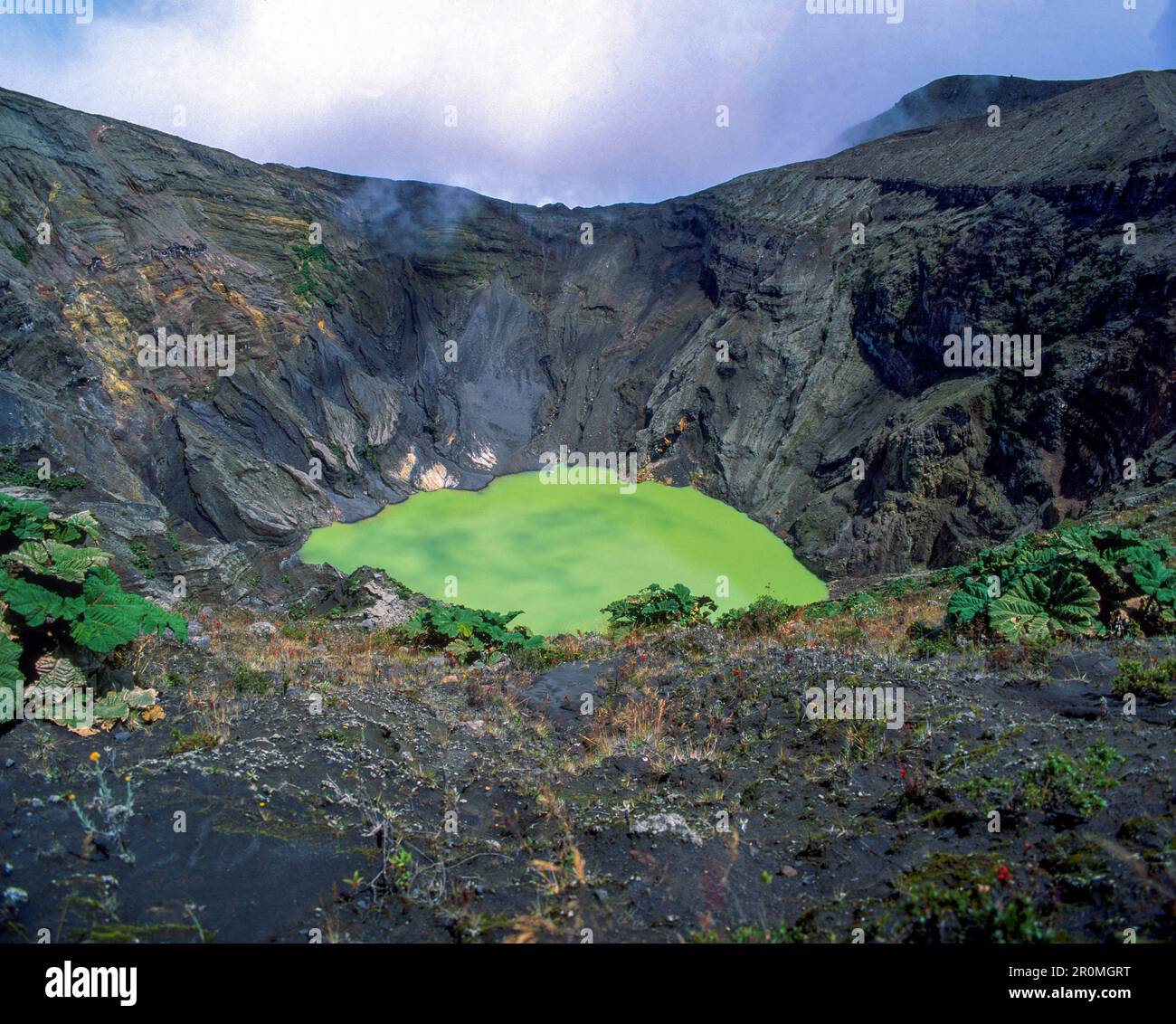 Vulcano irazu hi-res stock photography and images - Alamy