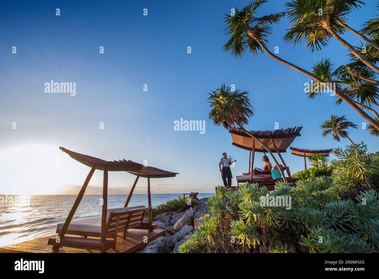 Hotel waiter mexico hi-res stock photography and images - Alamy