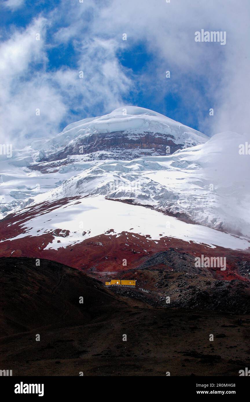 Cotopaxi vulcano ecuador hi-res stock photography and images - Alamy