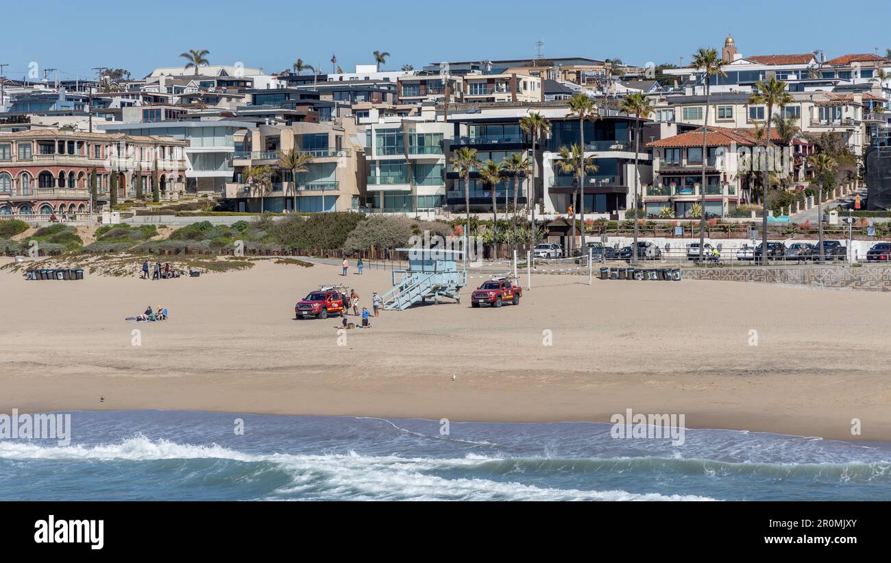The Manhattan Beach life guard towers next to the pier in California ...