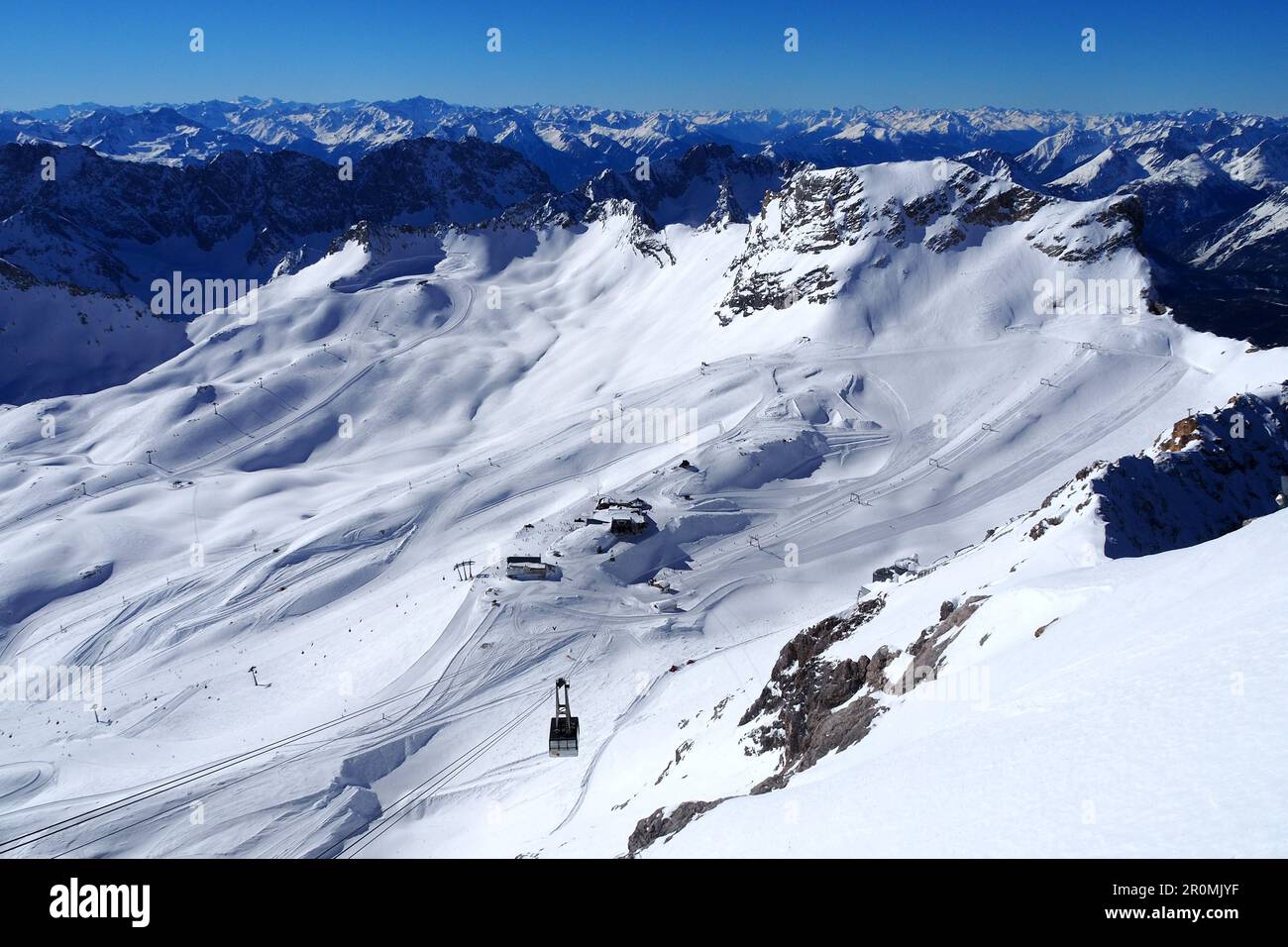 Feeder cable car on the Zugspitzplatt under the Zugspitze at Garmisch ...