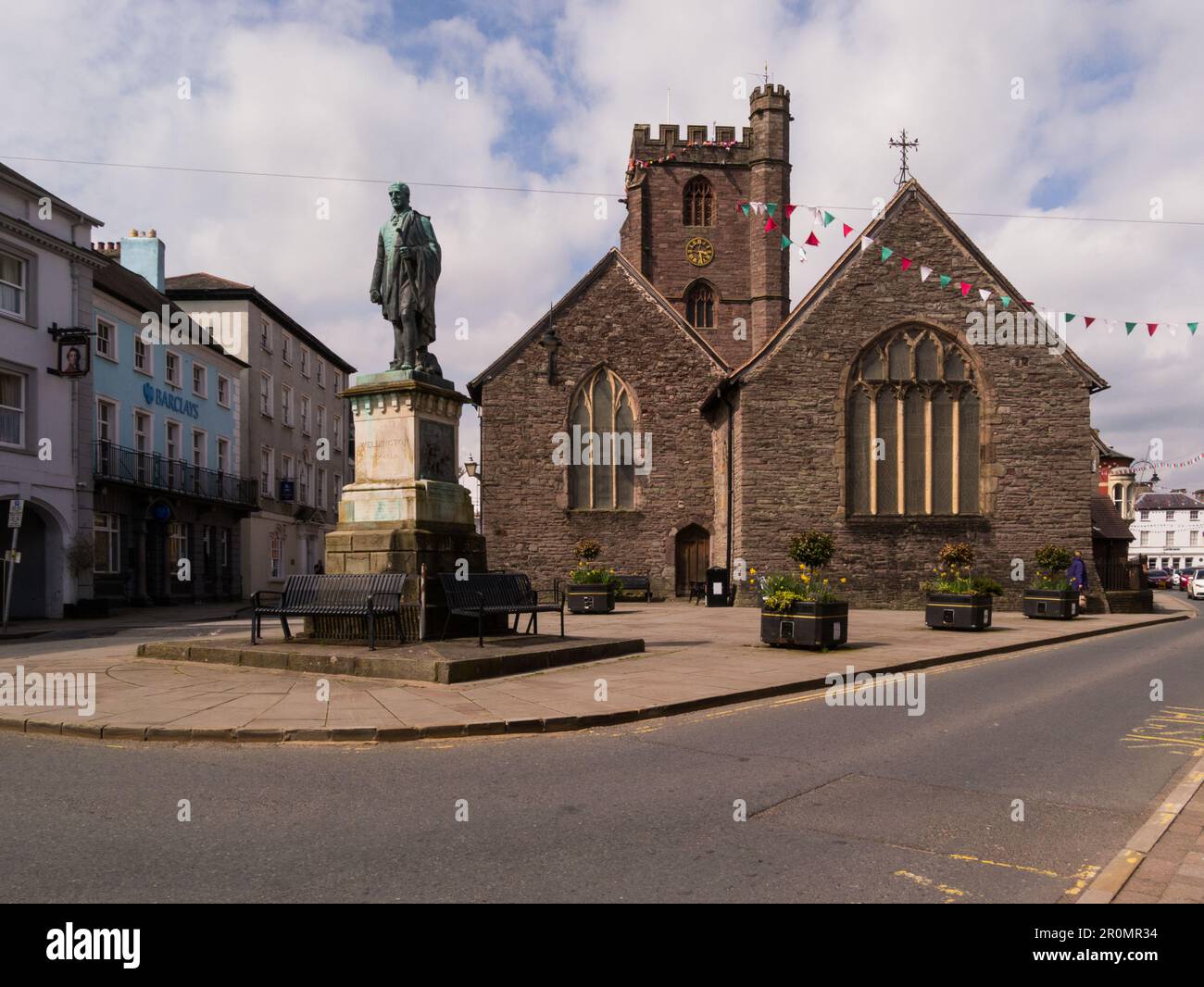 Statue gifted to town by john evans thomas hi-res stock photography and ...