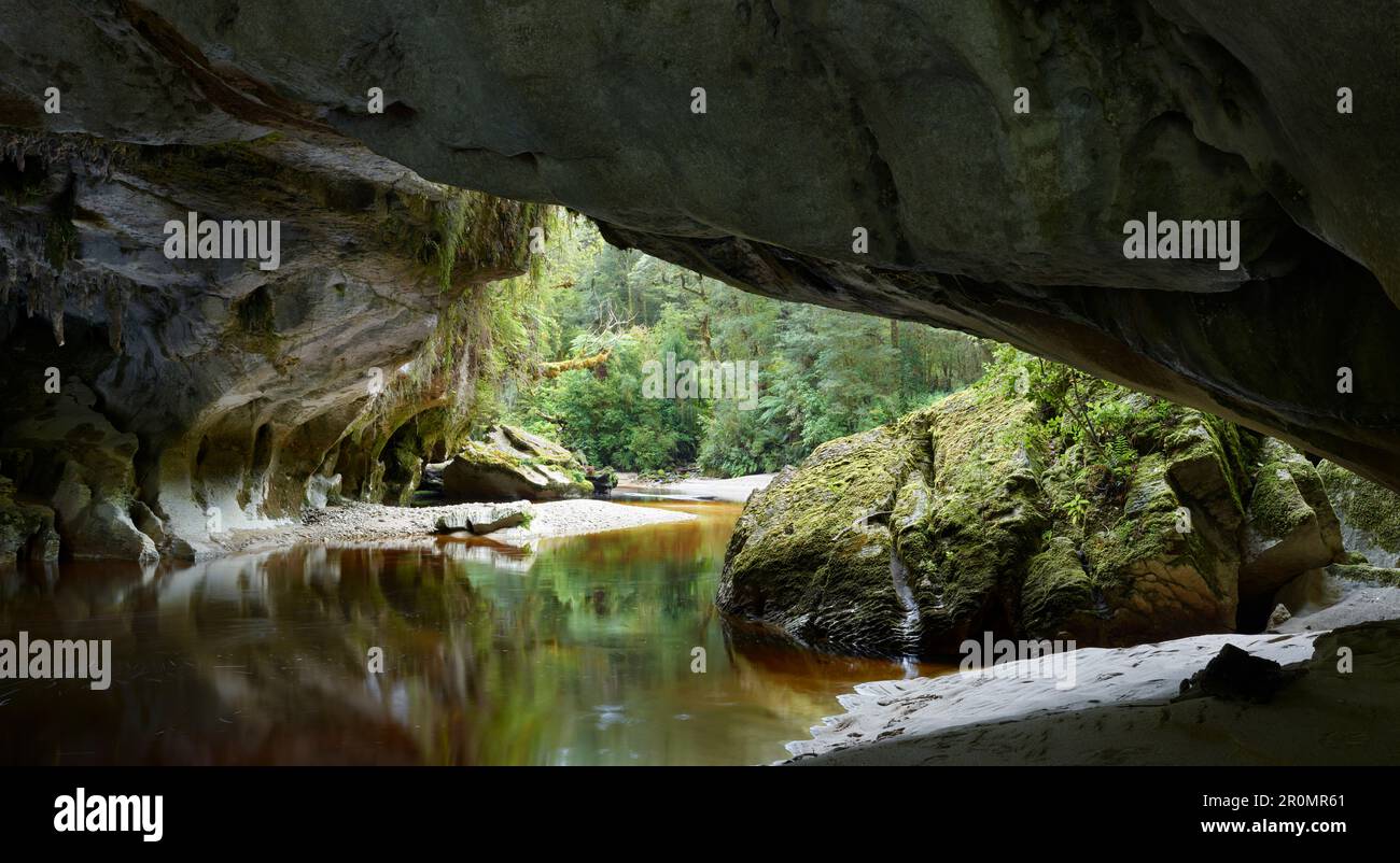 Moria Gate Arch, Oparara Basin, Kahurangi National Park, West Coast ...