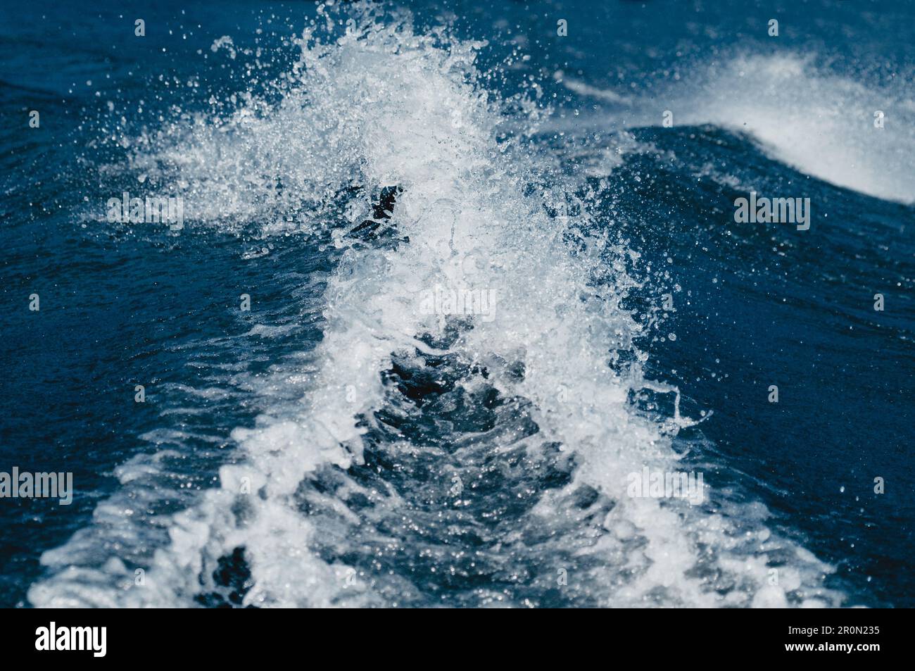 Crystal clear blue ocean splashes hi-res stock photography and images ...