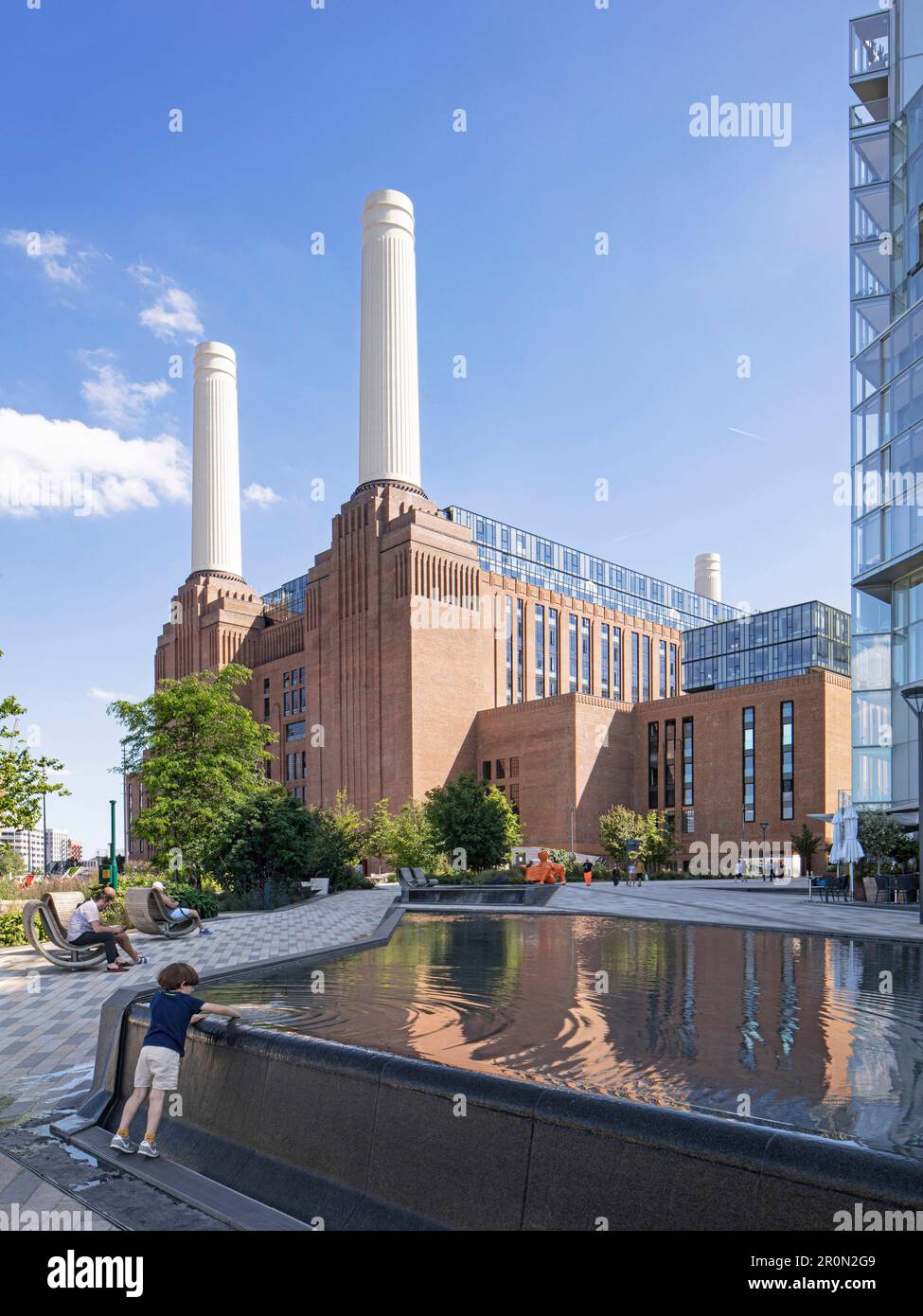Public square between Thames and BPS. Public Realm at Battersea Power ...