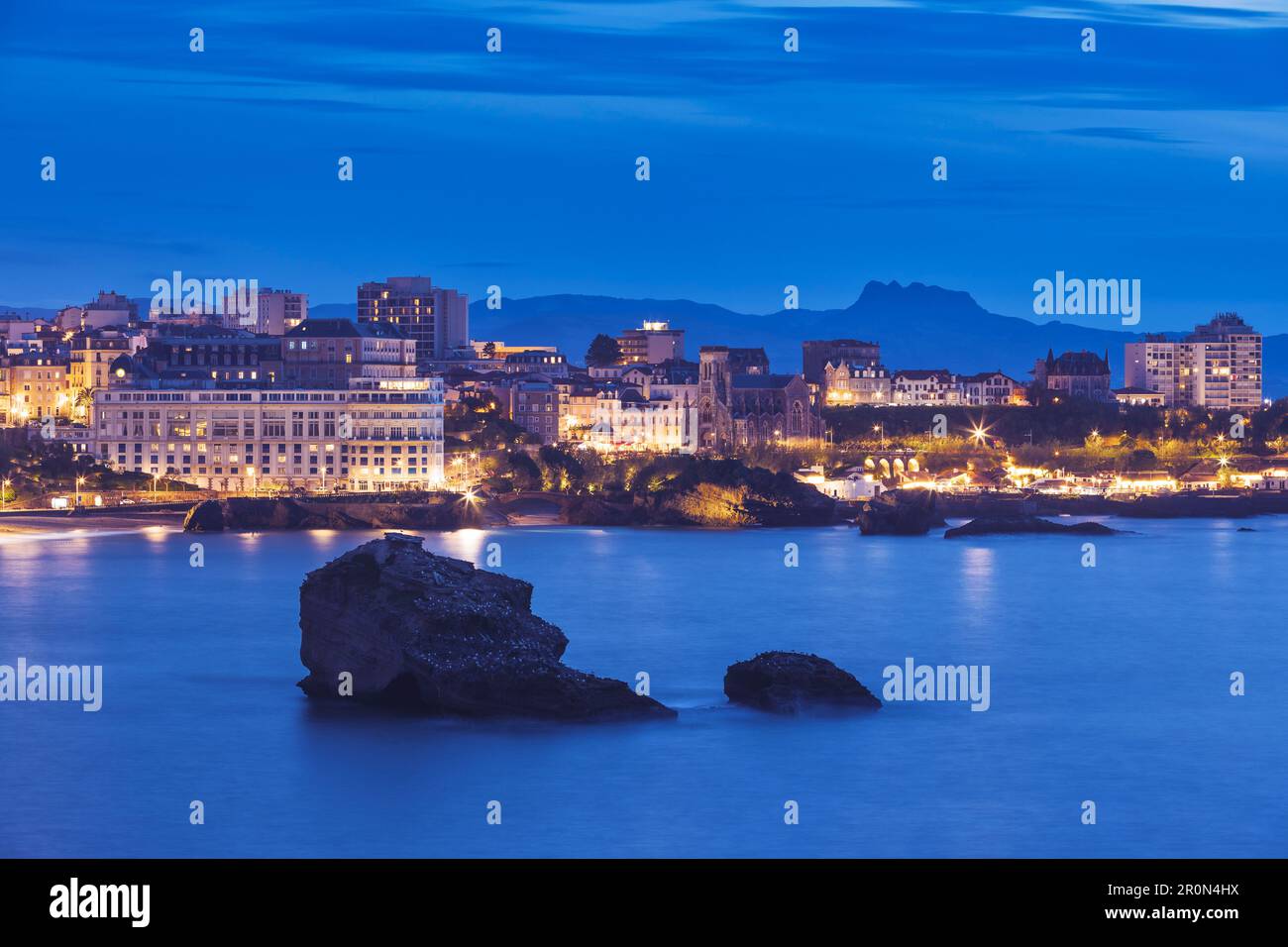 La plage Miramar et la Grande Plage, Biarritz, French Basque Country ...