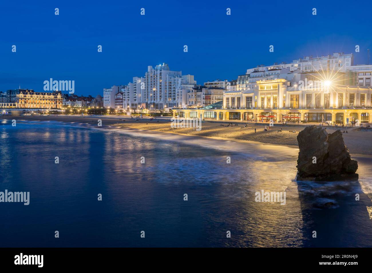 La plage Miramar et la Grande Plage, Biarritz, French Basque Country ...