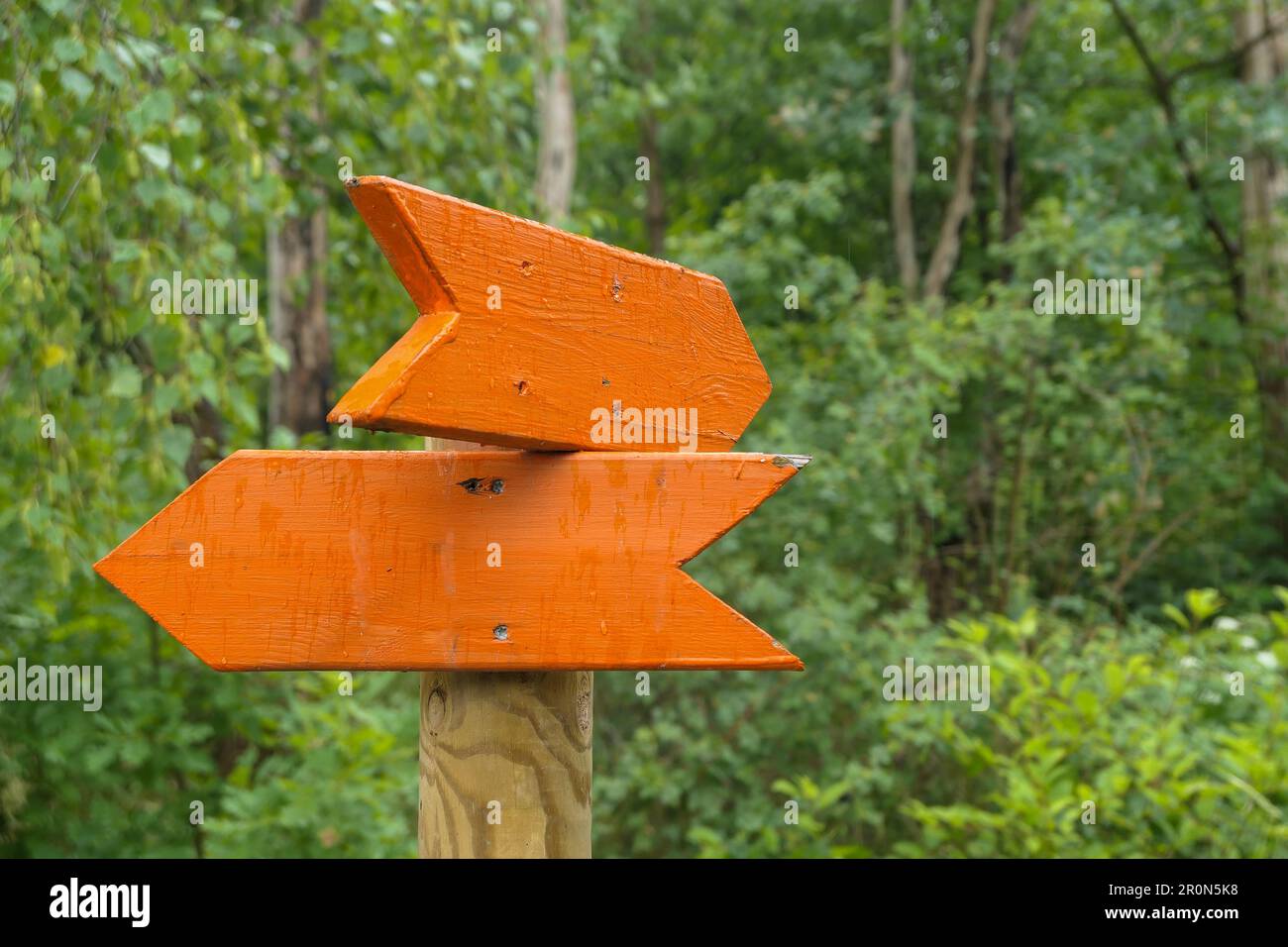 Guiding arrows hi-res stock photography and images - Alamy