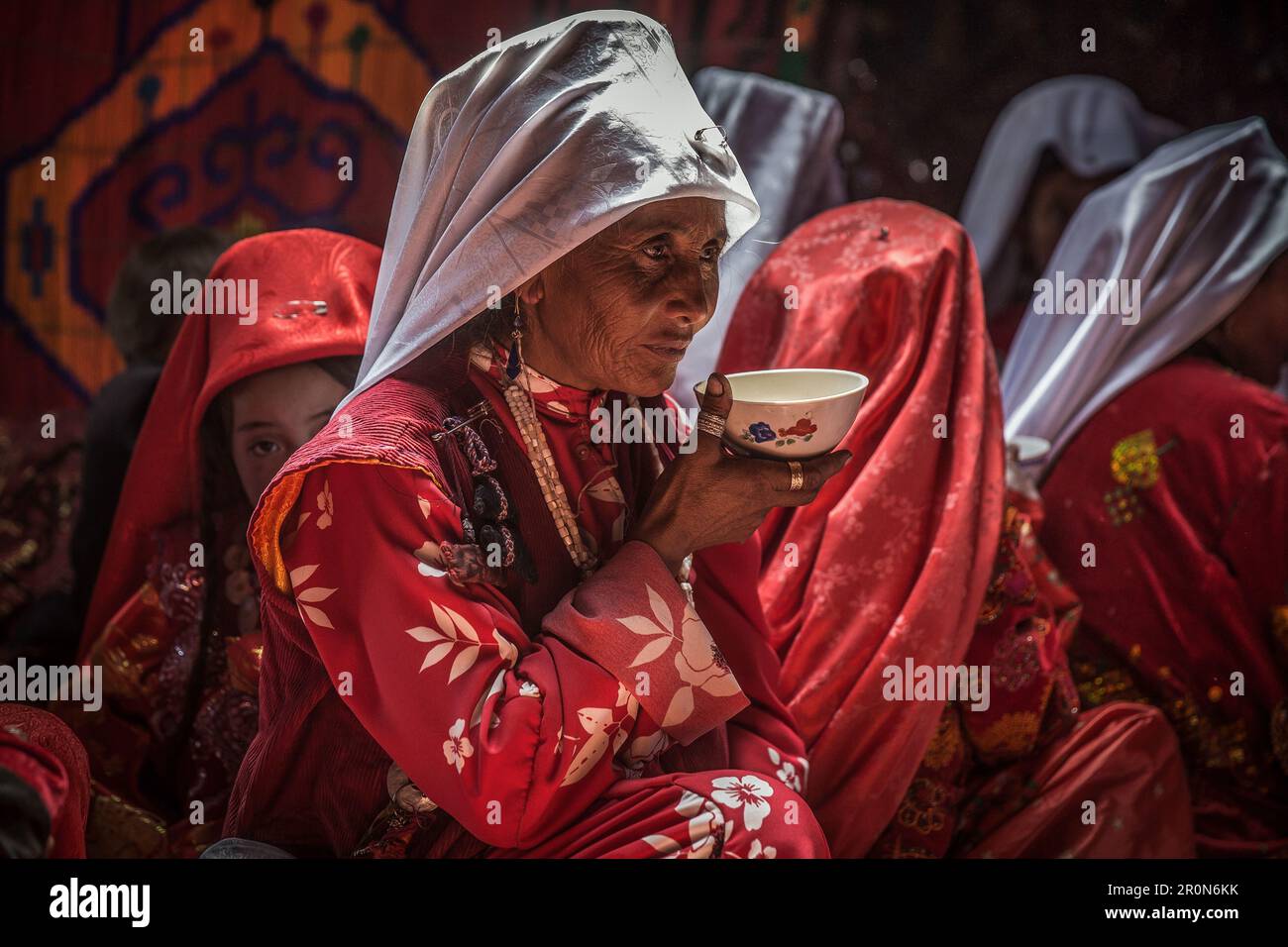 Afghanistan woman traditional hi-res stock photography and images - Alamy
