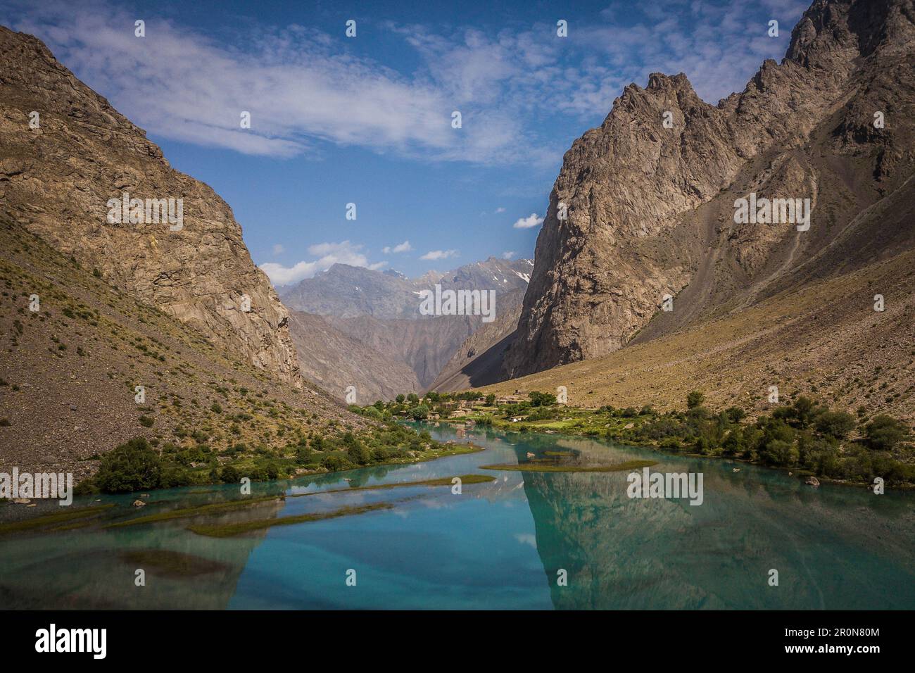 Bartang valley river mountains hi-res stock photography and images - Alamy