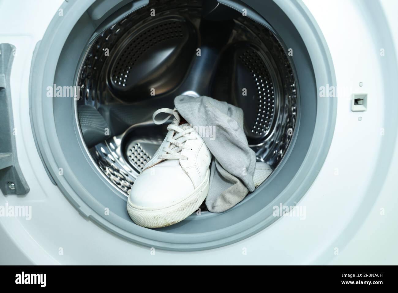 Sneakers washing machine hi-res stock photography and images - Alamy