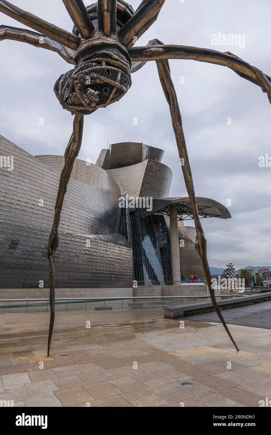 Spider sculpture in front of the Guggenheim Museum, Bilbao, Spain Stock ...
