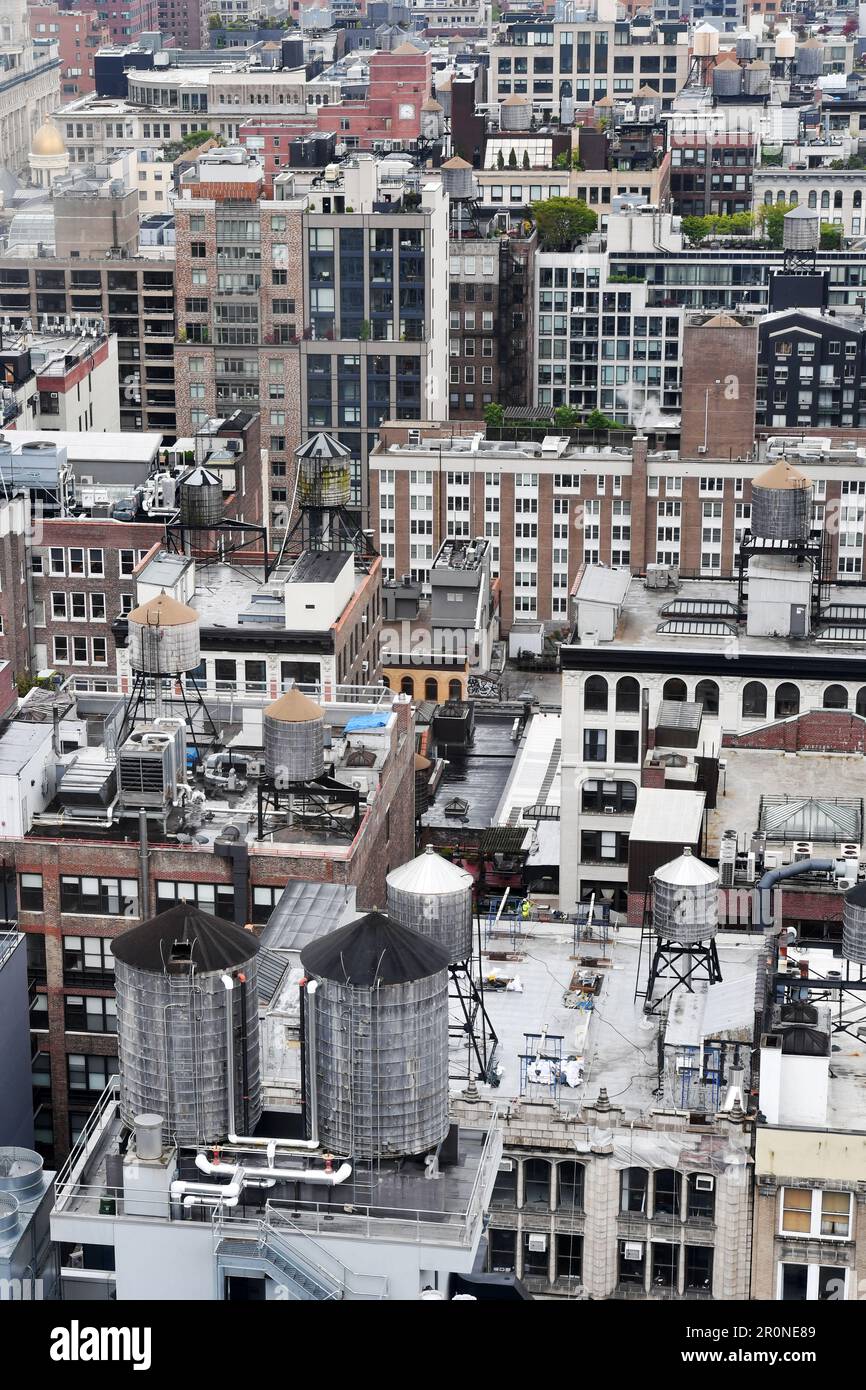 Nyc rooftop water tanks hi-res stock photography and images - Alamy