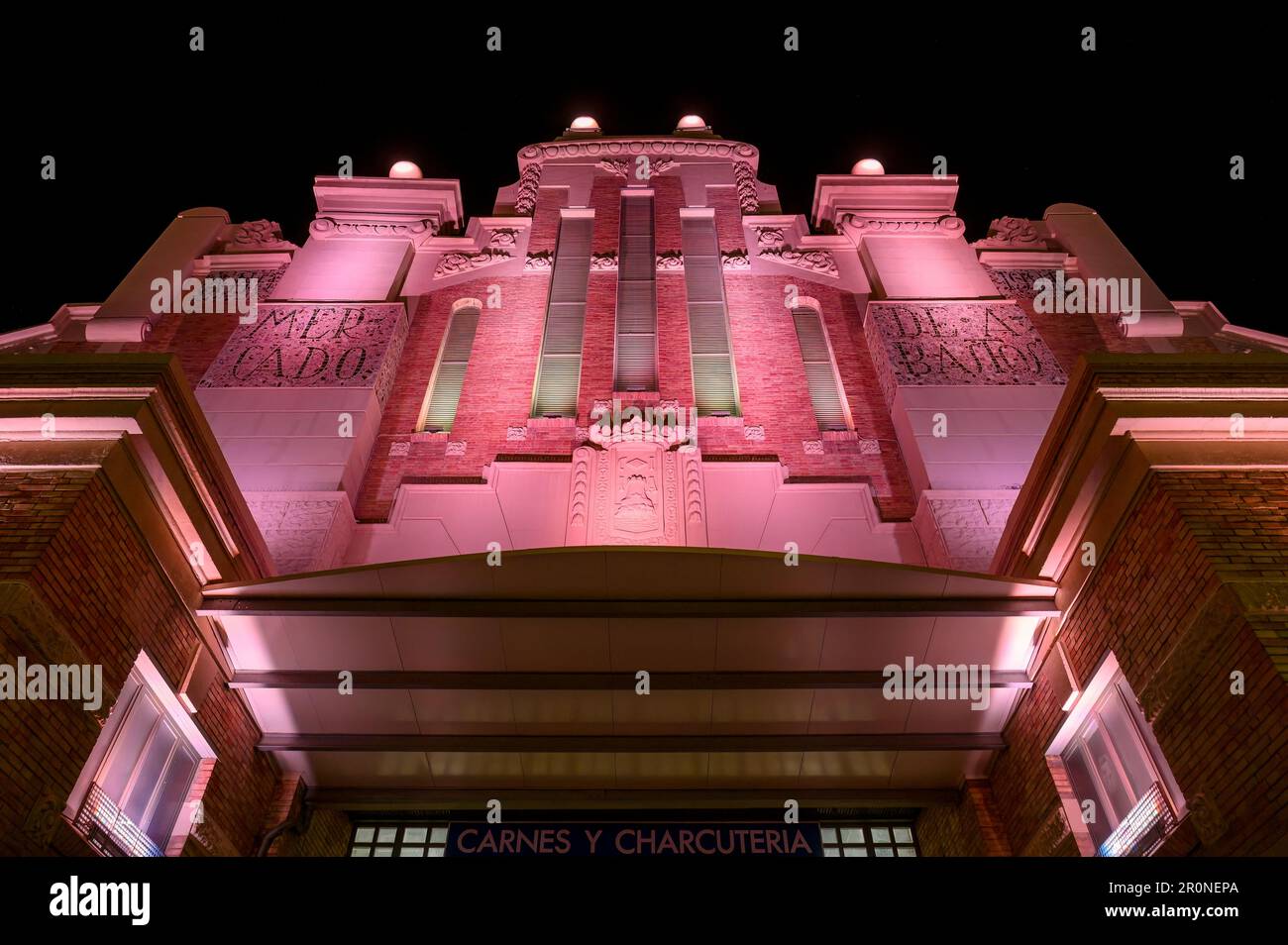 Facade of market hi-res stock photography and images - Alamy
