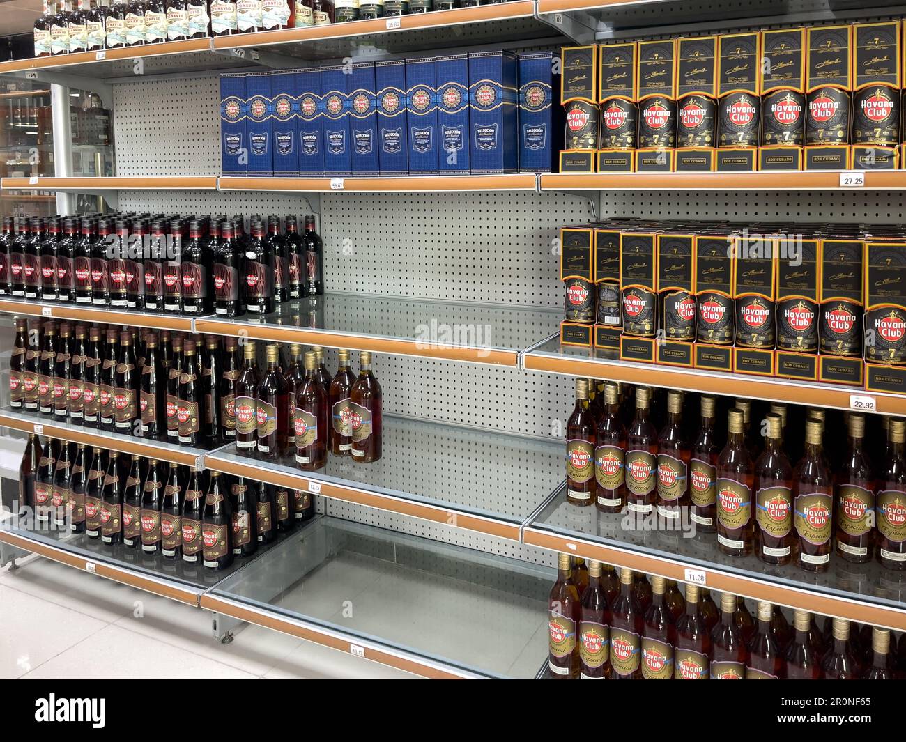 Rum bottle hi-res stock photography and images - Alamy