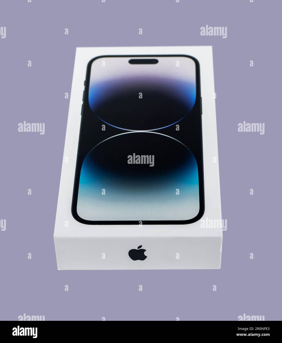 Iphone 14 pro max hi-res stock photography and images - Alamy