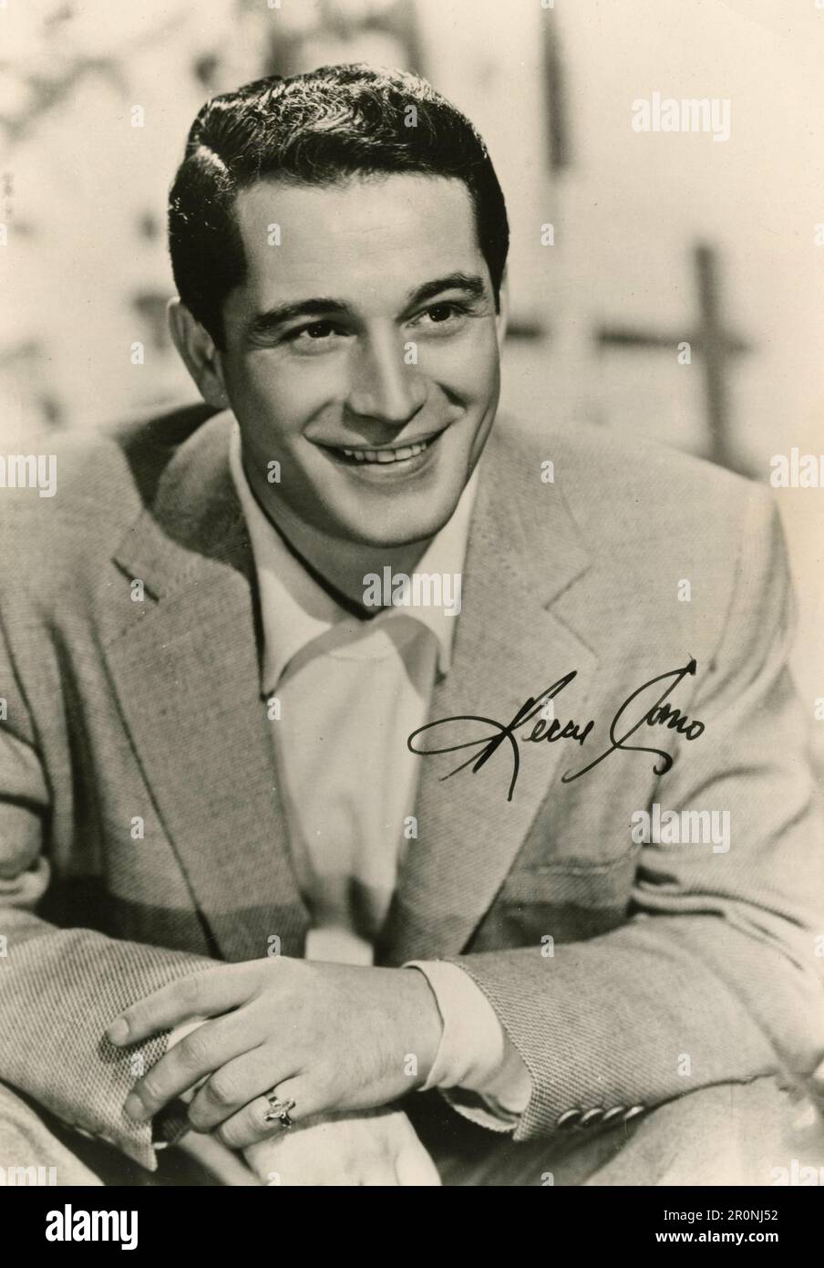 Portrait of American singer Perry Como, USA 1940s Stock Photo - Alamy