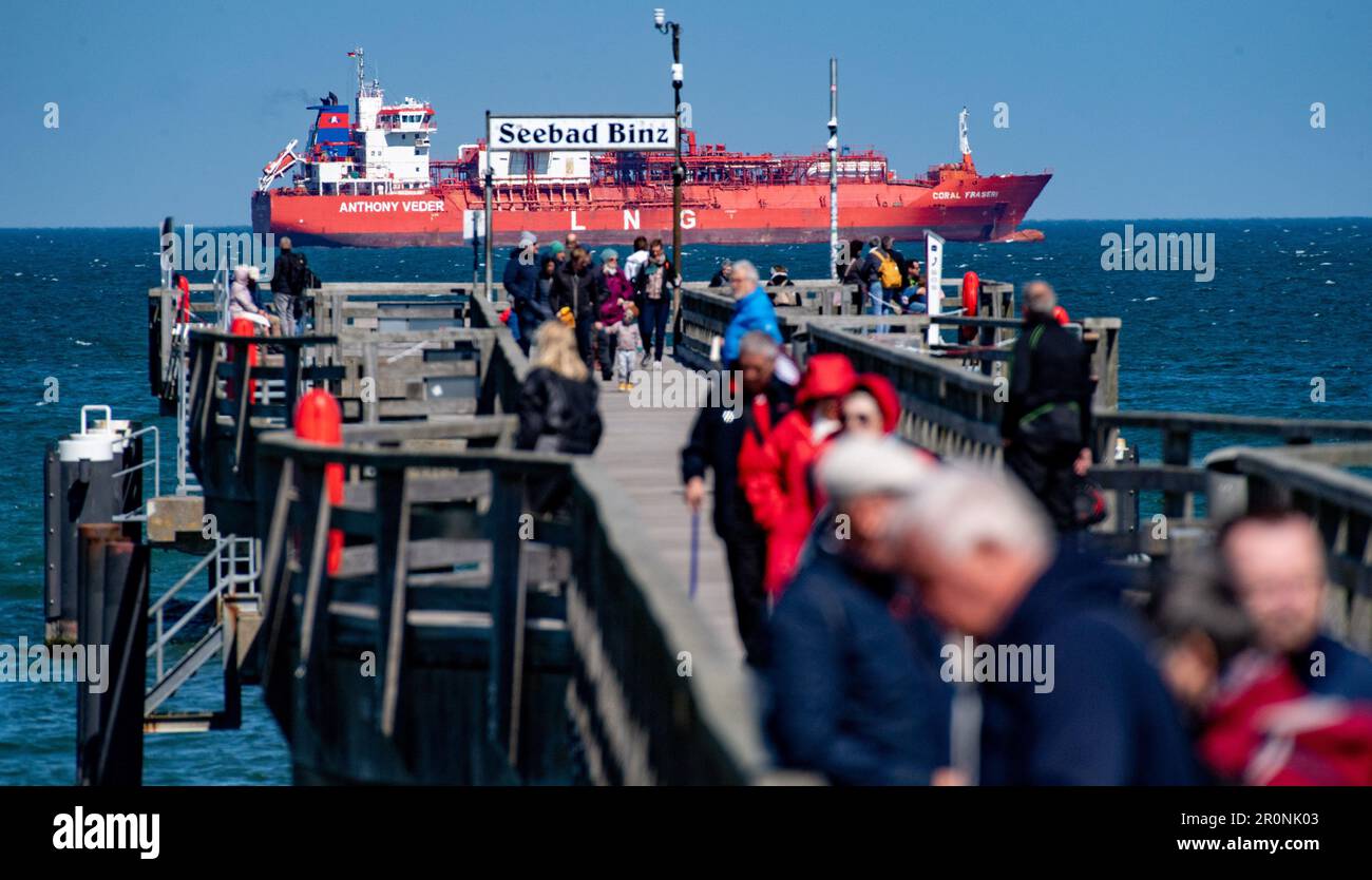 Lng shuttle tanker hi-res stock photography and images - Alamy
