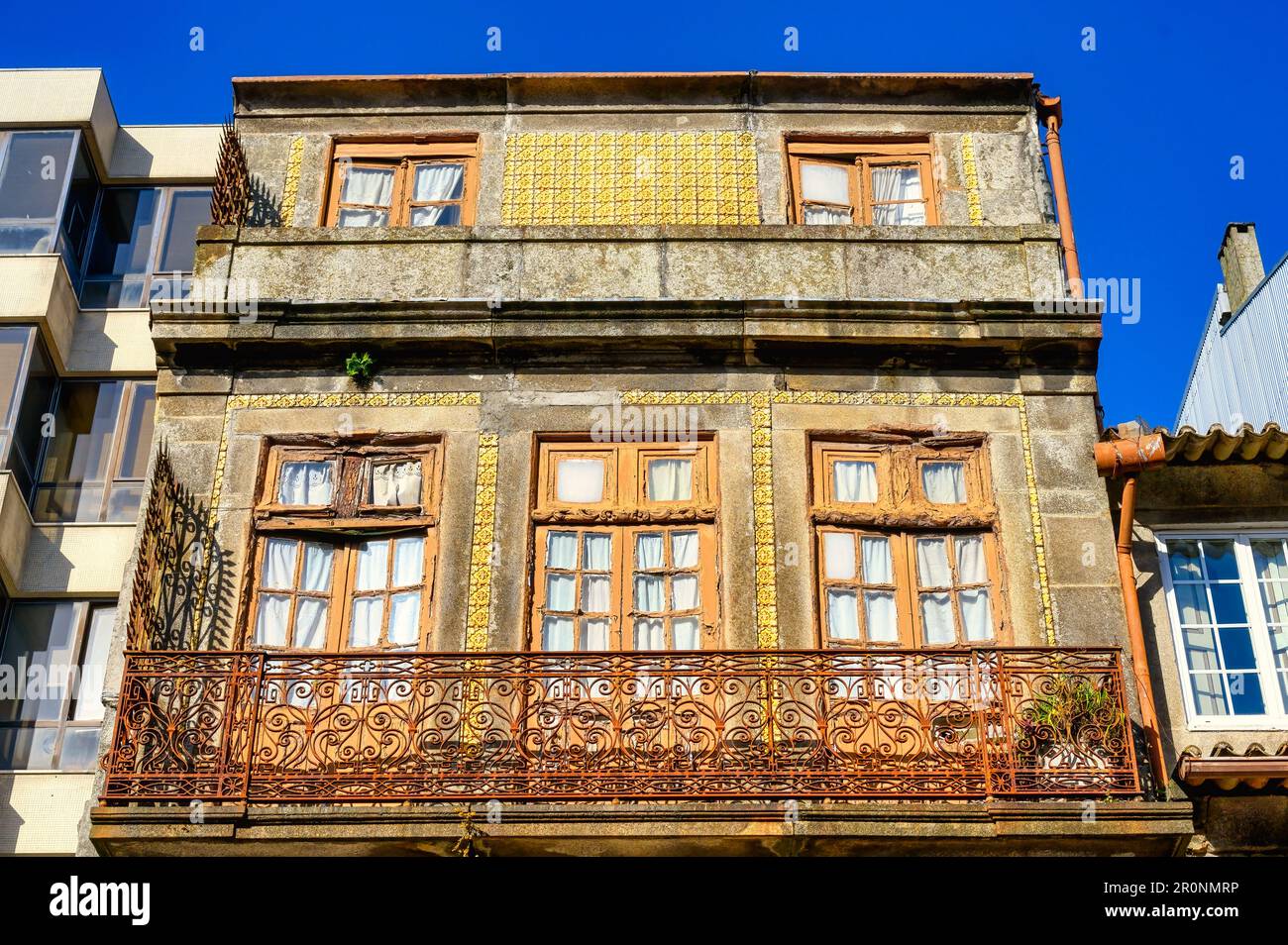 Traditional architecture in porto hi-res stock photography and images ...