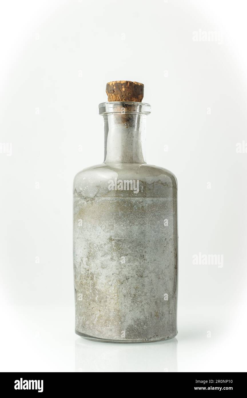 Mercury (hg 80) 1800s bottle of 1kg isolated Stock Photo - Alamy
