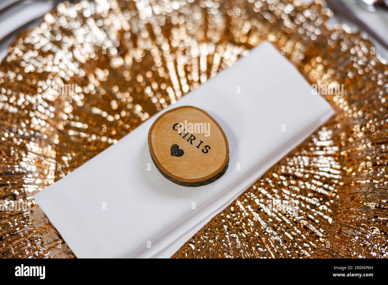 he name Chris - Stunning gold plated dinner plate with wooden name tag ...