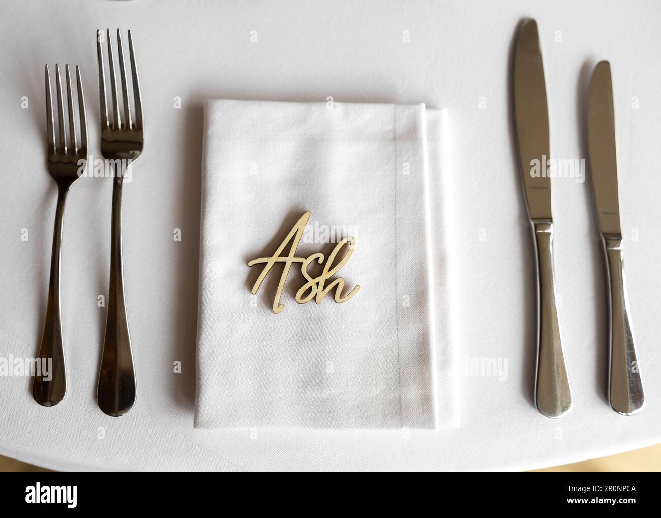 Table places with wooden name place cards Ash Stock Photo - Alamy
