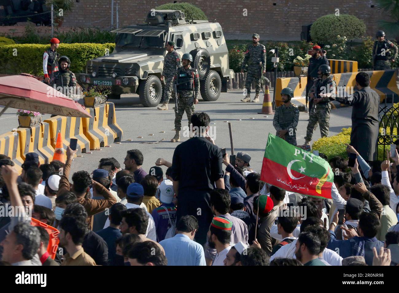Paramilitary soldiers from Frontier Corps stand guard outside their ...