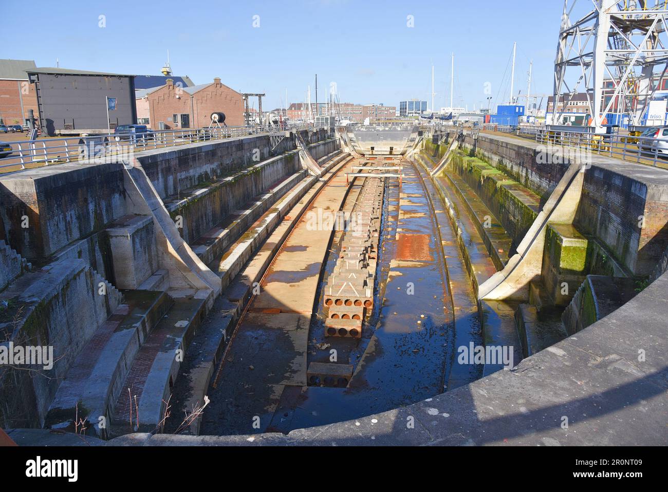Old dry dock hi-res stock photography and images - Alamy