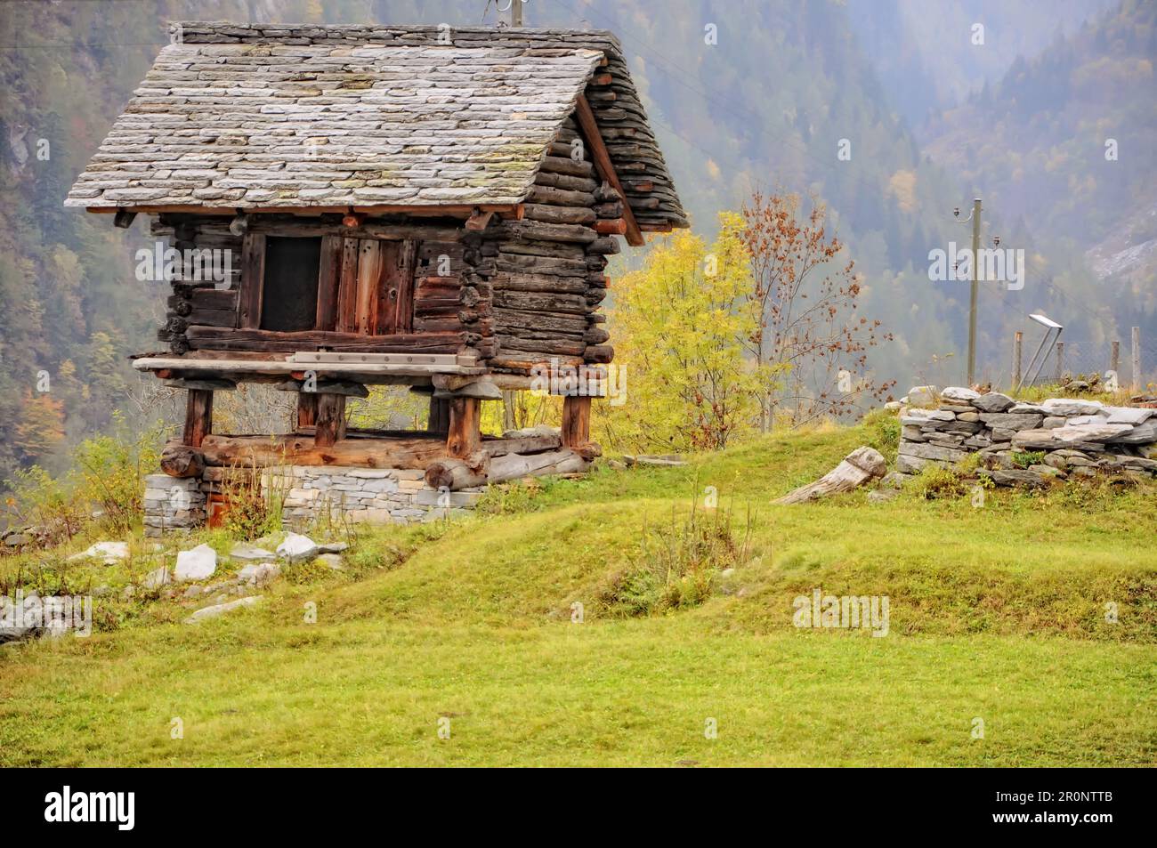Old rustic house hi-res stock photography and images - Alamy