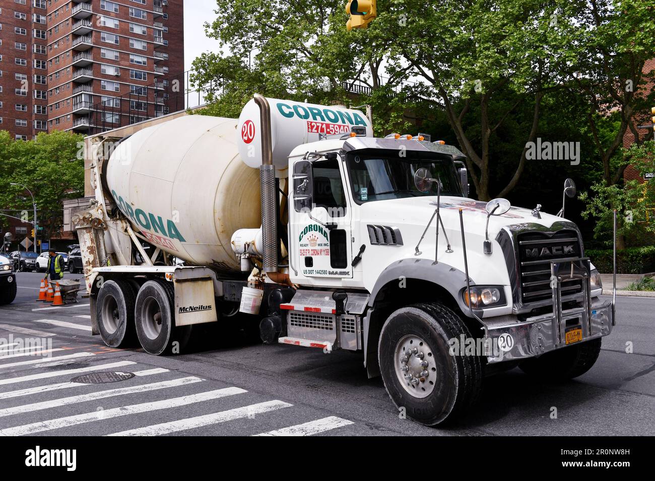 Agitator truck hi-res stock photography and images - Alamy