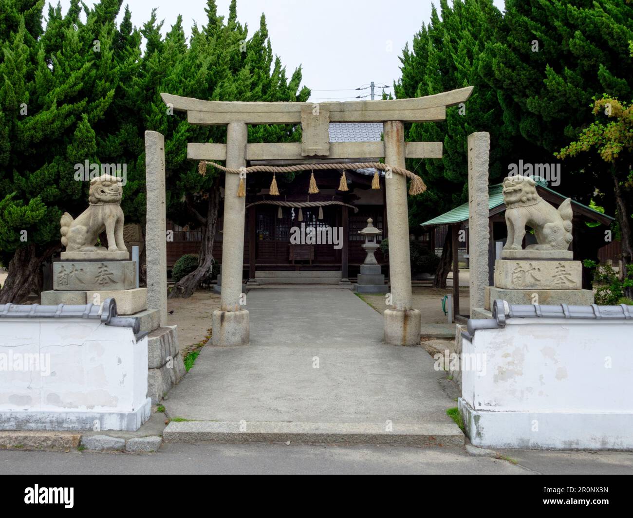 Symbol shinto hi-res stock photography and images - Alamy