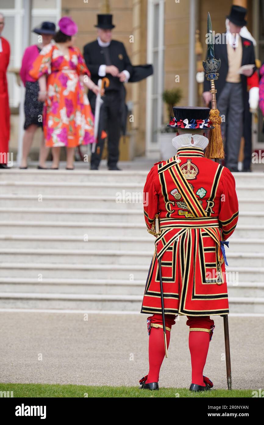 Yeomen of the Guard during a Garden Party at Buckingham Palace, London ...
