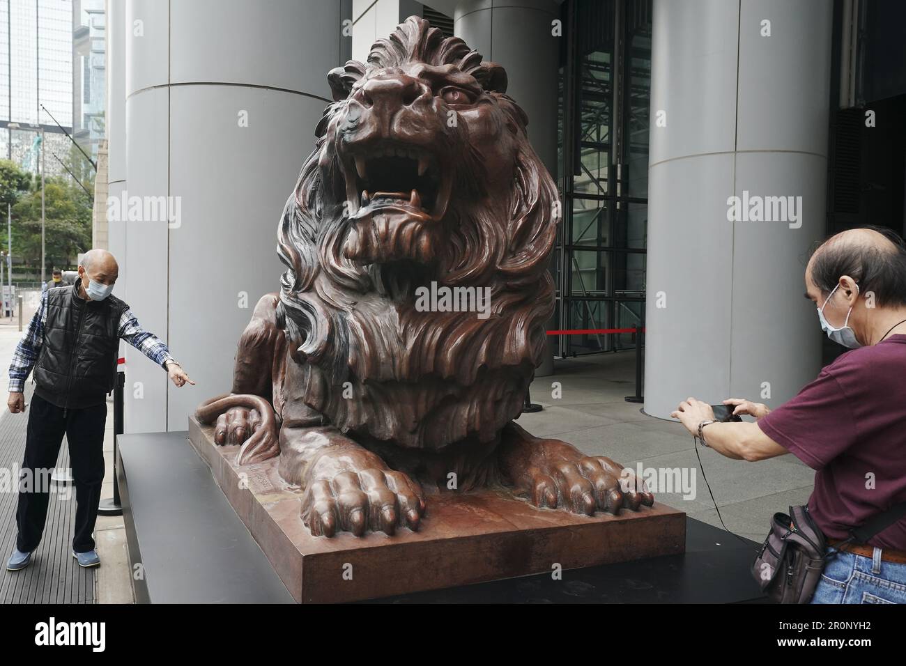 A man take picture to lion sculptures after HSBCHH iconic lion ...