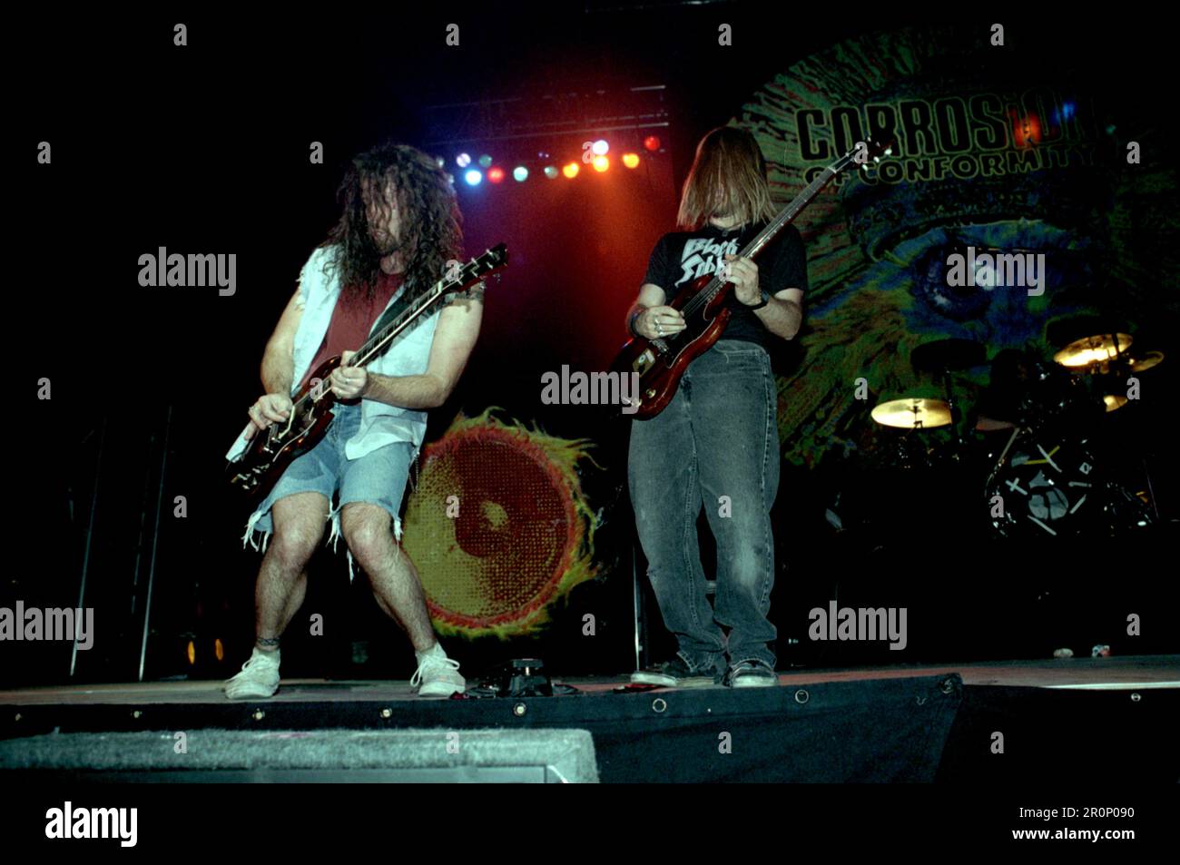 Milan Italy 1996-09-28 : Pepper Keenan and Woody Weatherman of ...