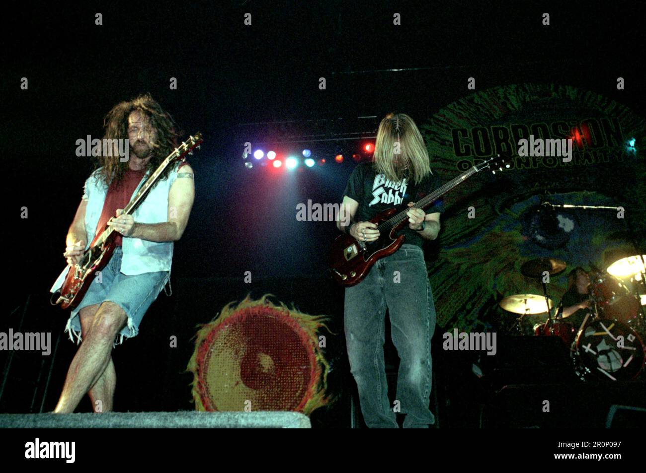 Milan Italy 1996-09-28 : Pepper Keenan and Woody Weatherman of ...