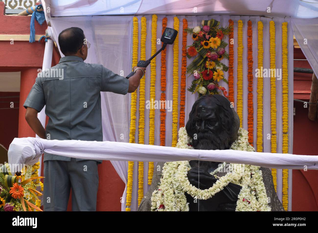 Kolkata, India. 09th May, 2023. The 162nd birthday of Kavi Guru ...