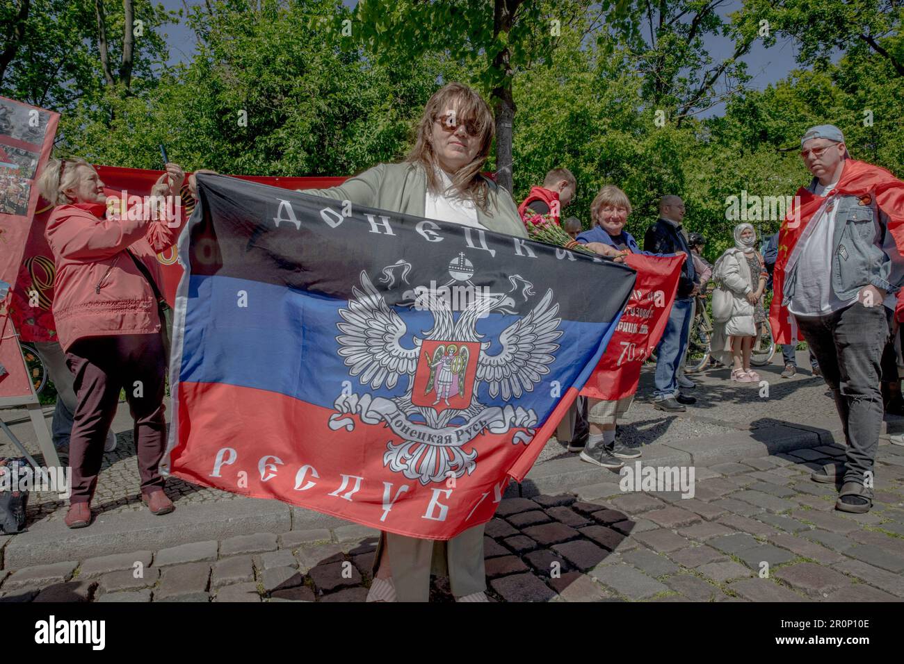 Soviet flag berlin 1945 hi-res stock photography and images - Alamy