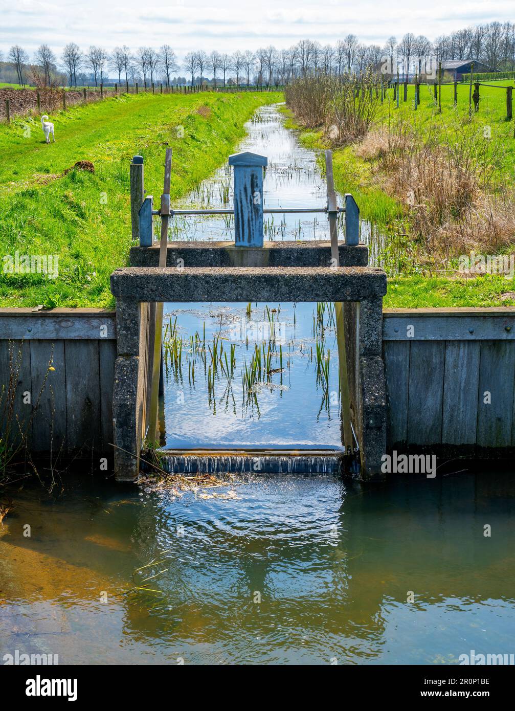Overflow weir dam hi-res stock photography and images - Alamy