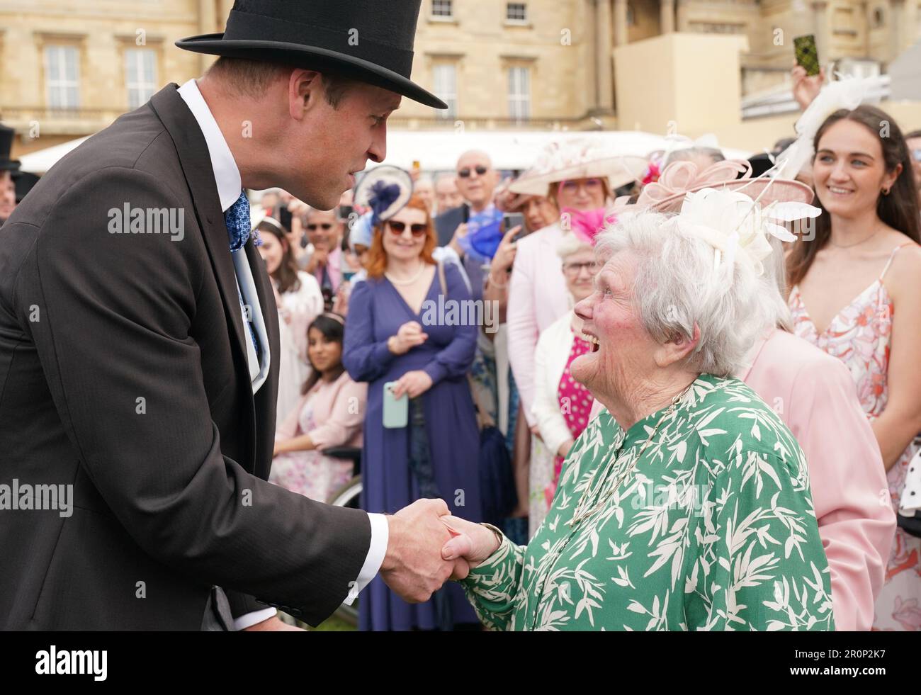 The Prince of Wales meets Dame Elizabeth Watts, who is 93 years old ...