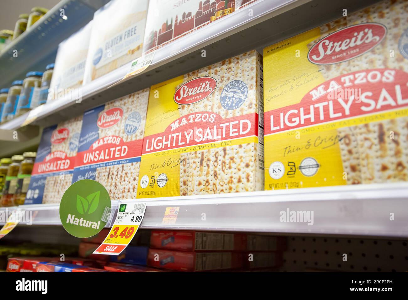 Matzos hi-res stock photography and images - Alamy