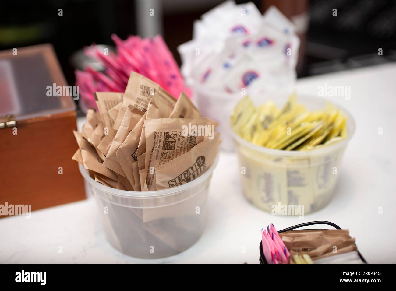 Artificial sweetener packets hi-res stock photography and images - Alamy