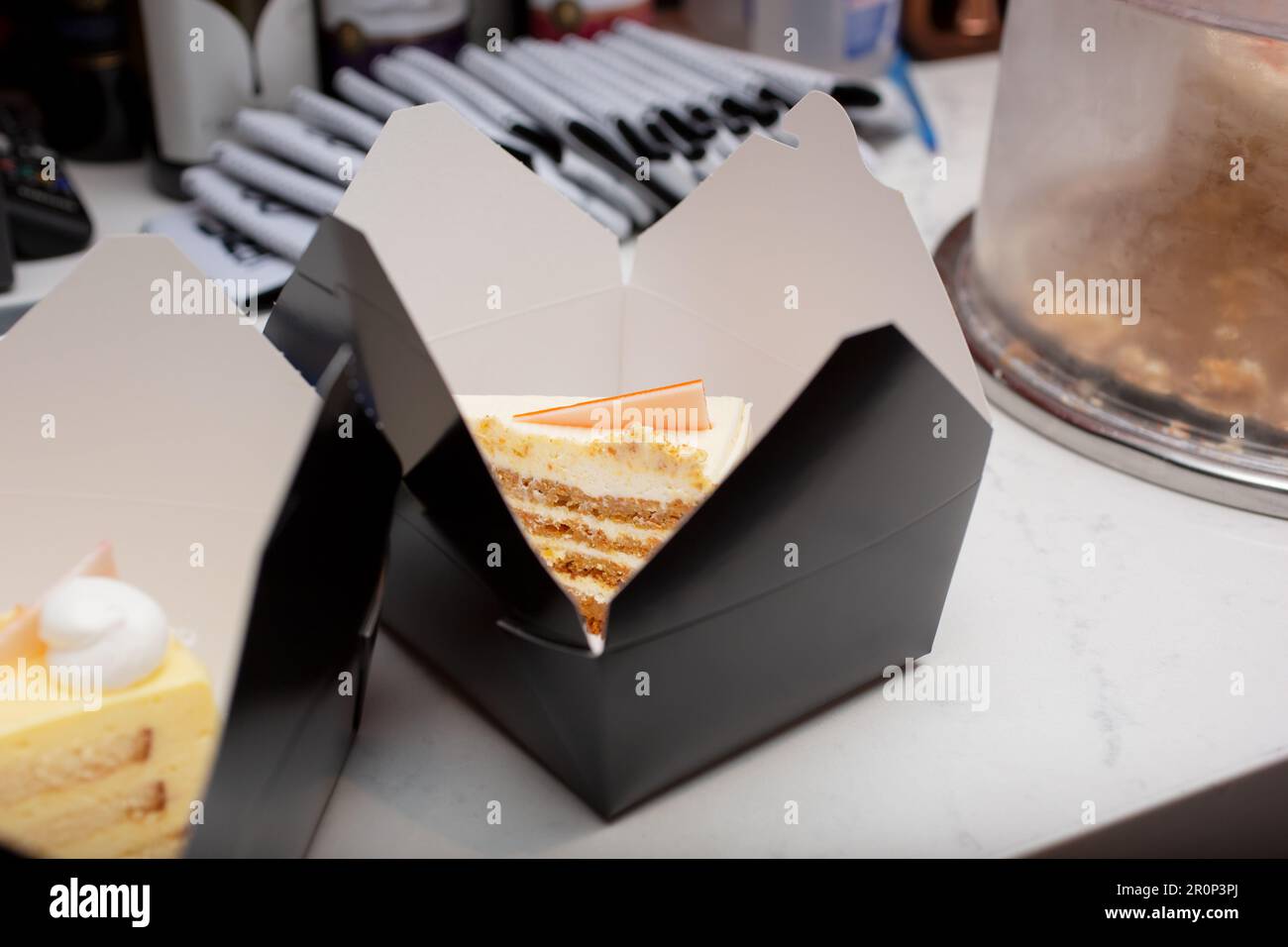 Clamshell containers hi-res stock photography and images - Alamy