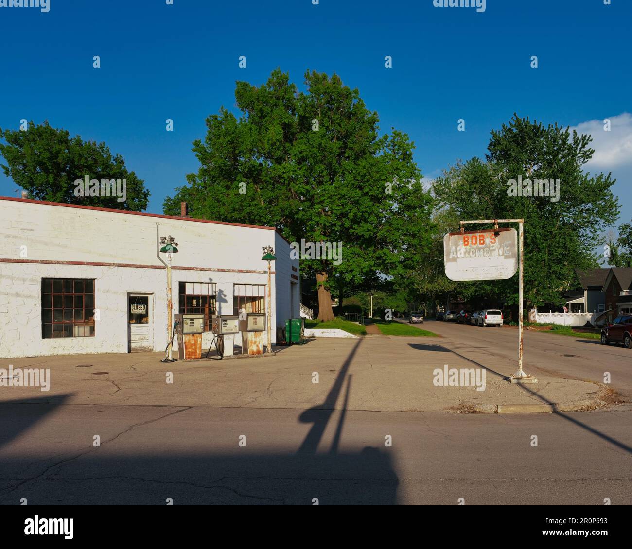 Rundown mechanic shop hi-res stock photography and images - Alamy